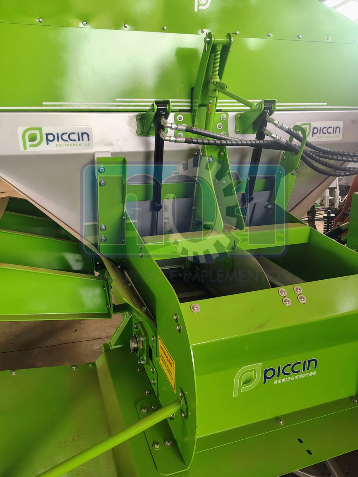 Distribuidor Autopropelido - Master 4000 AUP - Moi Máquinas